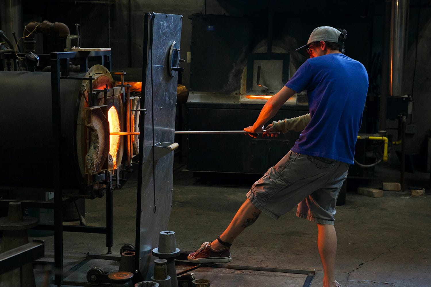 Hot Glass Studio: Glassblowing - GoggleWorks